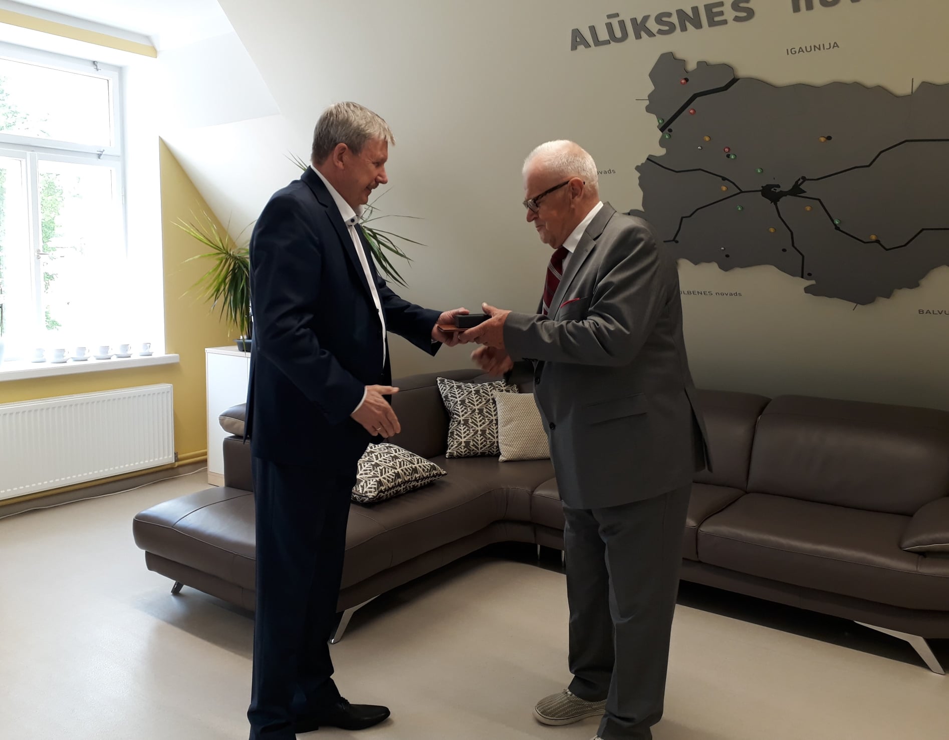 Ilgvars Semanis saņem Zemkopības ministrijas medaļu - Aluksniesiem.lv