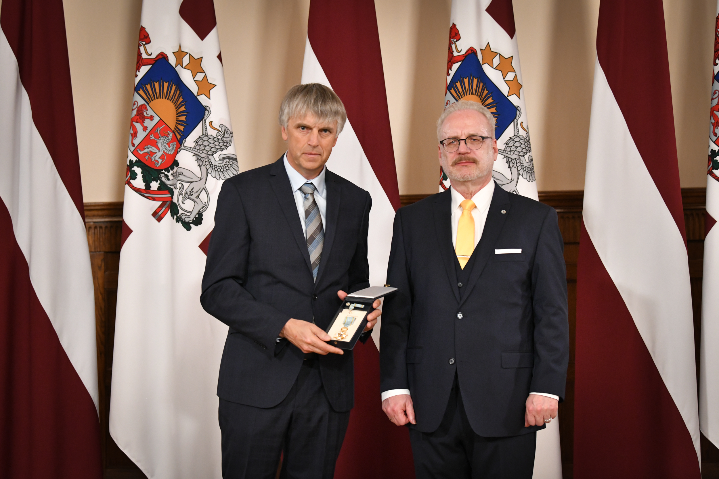 Saņem Triju Zvaigžņu ordeni - Aluksniesiem.lv