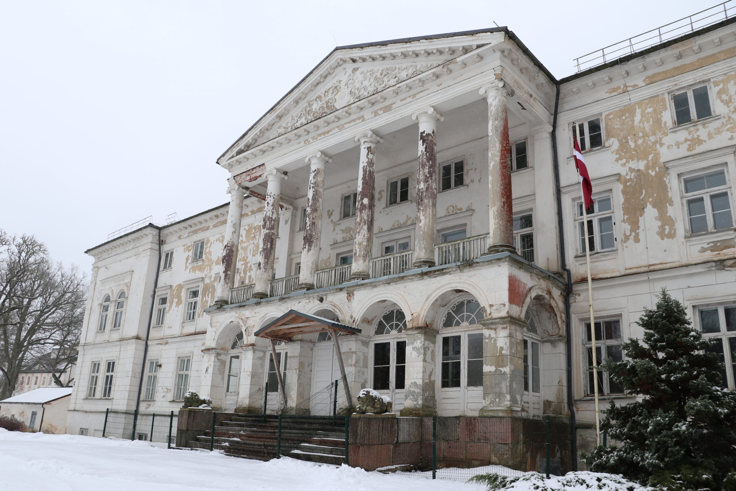 Soli tuvāk pils pārdošanai - Aluksniesiem.lv